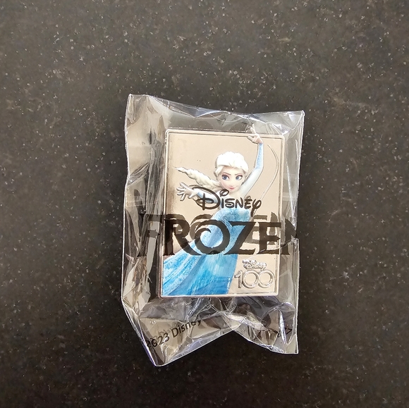 Disney | Accessories | Sealed Disney Frozen Elsa Pin 0th Anniversary ...